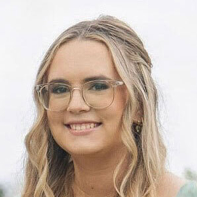 Molly Headshot - Chicago Agent Magazine